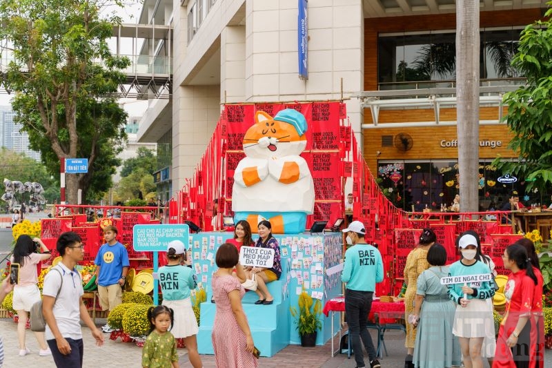 "Mèo mập cầu may"